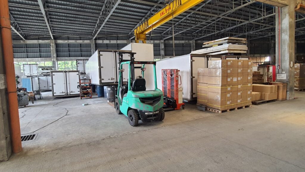 Reefer Van - MITSUBISHI | FUSO PILIPINAS Reefer van Canter L300 ...