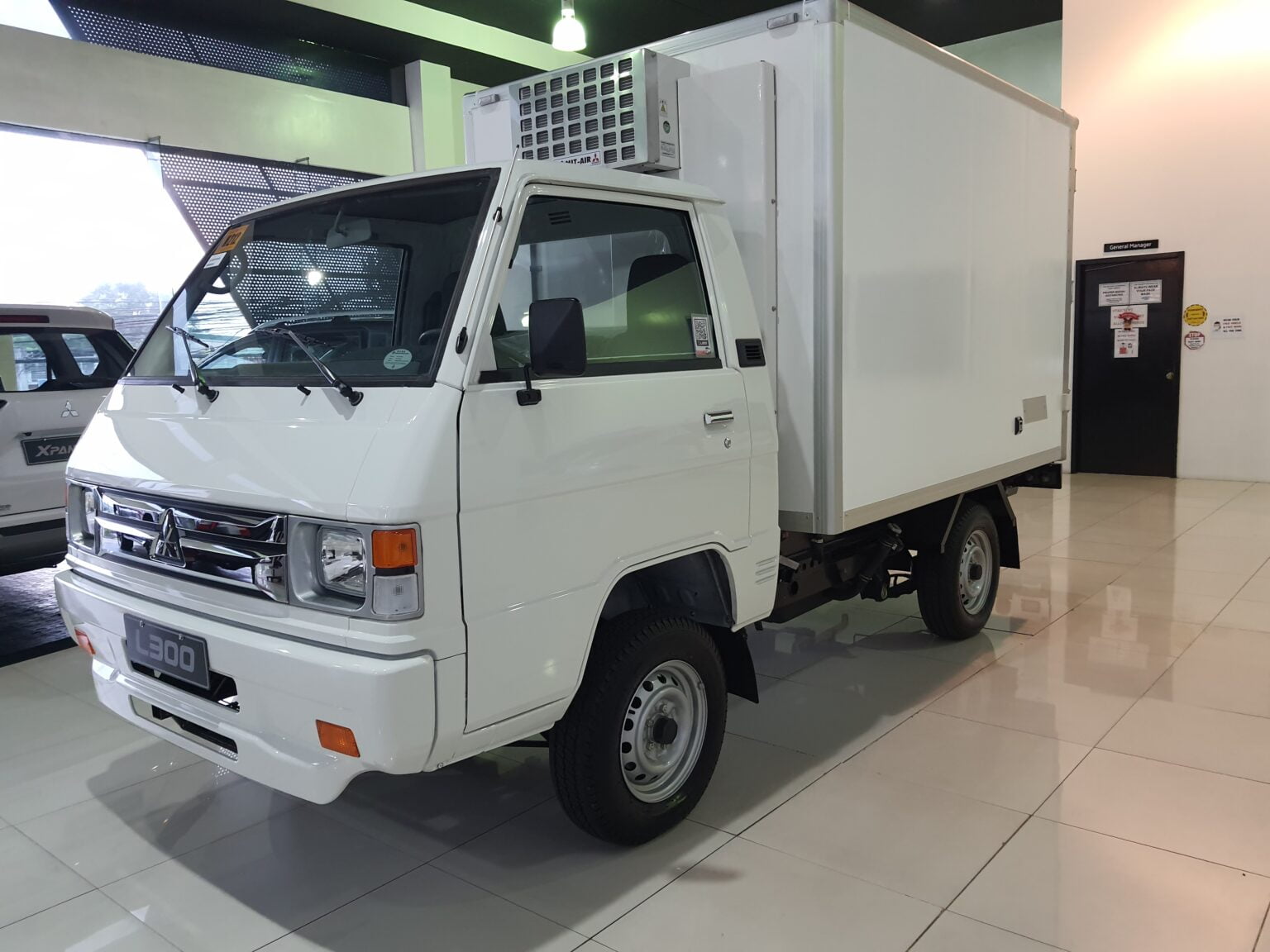 Reefer Van - MITSUBISHI | FUSO PILIPINAS Reefer van Canter L300 ...