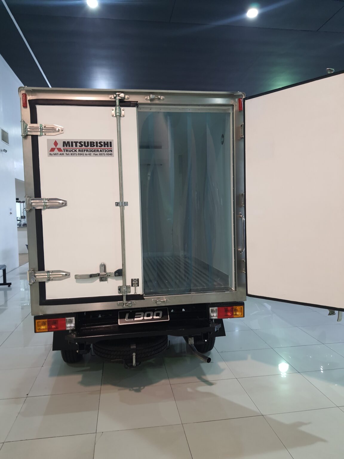 Reefer Van - MITSUBISHI | FUSO PILIPINAS Reefer van Canter L300 ...